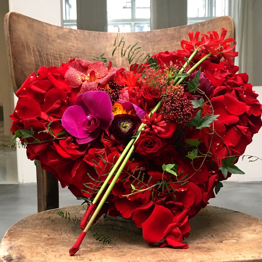 ‘Cupido’ Hart - Met Red Naomi rozen en diverse andere bloemen – Porta Nova